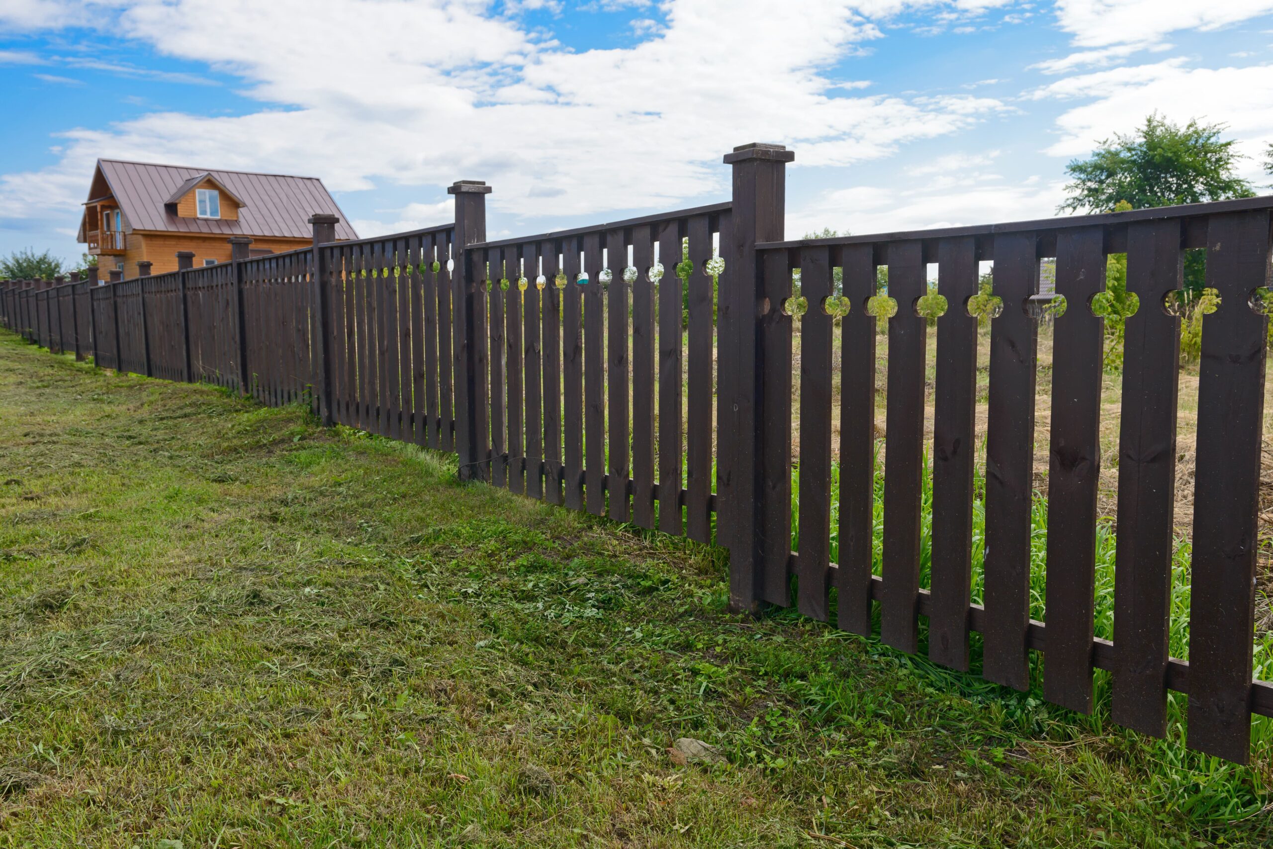 Choose the Best Custom Fencing Services in Calgary - DLR Vinyl Products Inc